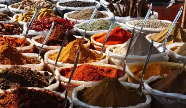 Khari Baoli Wholesale Spice Market: Complete Guide for Spice Traders ...